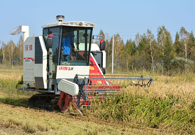 What types of combine harvesters are there? | FM World Agricultural ...